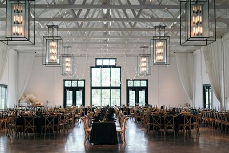 Cedar Rapids Wedding Ashton Hill Farm Kelsey Ryan Forever Green