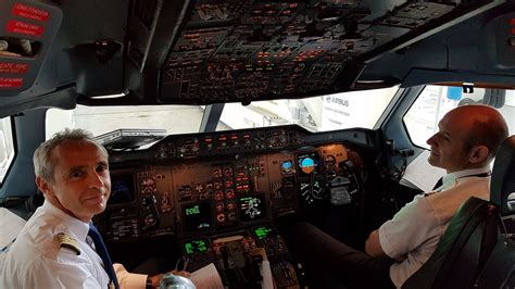 Cockpit Do Airbus Beluga