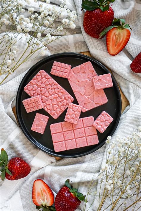 The Easiest Strawberry Chocolate Only 2 Ingredients Ta Daa