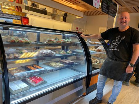 Næringsliv Arbeidsliv Fullt Trøkk Og Kø Da Aage åpnet Dørene Igjen