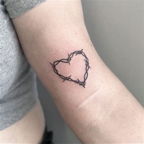 Cold Heart Tattoo Barb Wire Heart Tattoo Design Tatoo Ideas Tattos