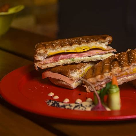 ‎ᴀʀᴛ ɢᴀʟʟᴇʀʏ کافه گالری هنر‎ ‎‎‏artcafe 💫پنینی بیکن بوقلمون💫 پنینی باید جوری باشه که تا مدت