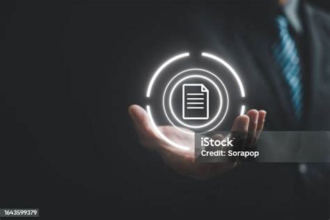 폴더 아이콘과 자동화 소프트웨어를 표시하는 가상 화면 35 39세에 대한 스톡 사진 및 기타 이미지 35 39세 가상현실 가상현실 시뮬레이터 Istock