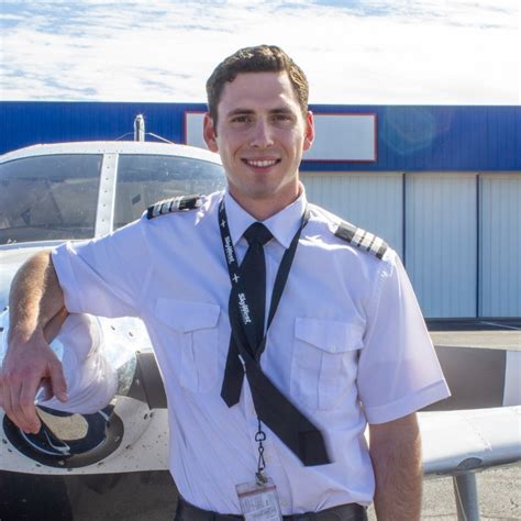 Benjamin Lapointe First Officer United Airlines Linkedin