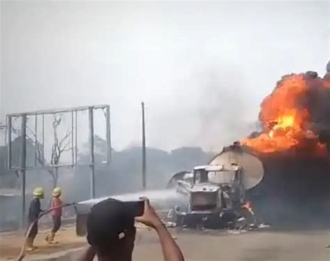 Tragedia En Nigeria Explosión De Camión Cisterna Deja 70 Muertos