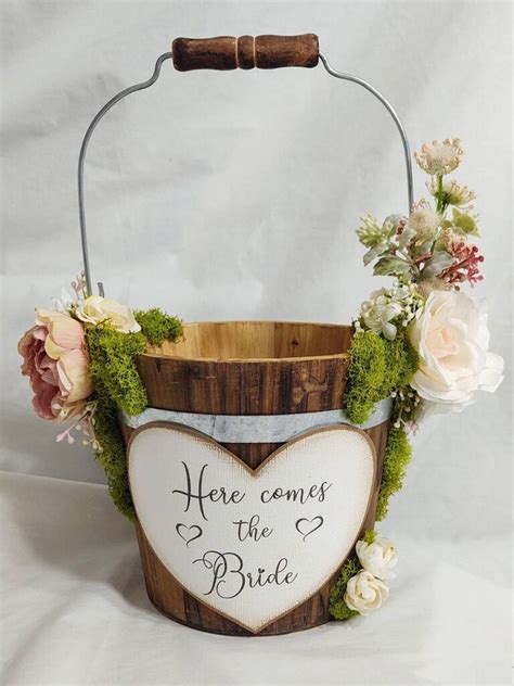 31 Adorable Flower Girl Baskets For Every Wedding Style