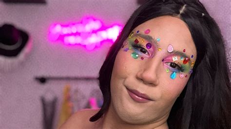 Gabe Adams Wheatley Taught Herself To Do Her Make Up Without Limbs She Didnt Know Viral