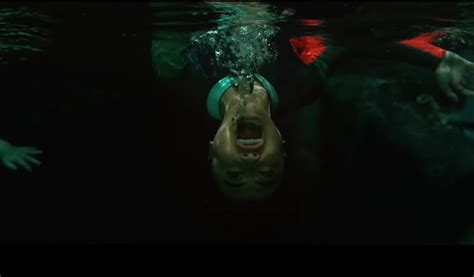 47 Meters Down Uncaged Trailer Dives Back Into A Shark Infested