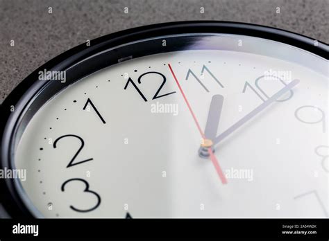 How To Read A Backwards Clock At April Langdon Blog