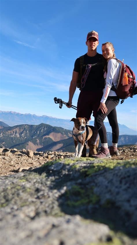 Foto Herec Adam Bardy Kašle Na Luxus S Manželkou A Synom Si Užili Dovolenku Na Streche Auta