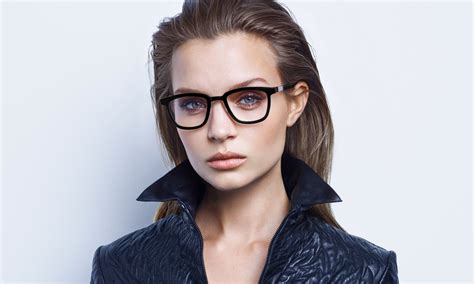 Download Wallpaper Look Pose Model Makeup Glasses Model Hair