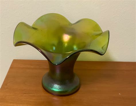 Art Deco Loetz Kralik Ruffle Edge Iridescent Green 5 Vase Polished