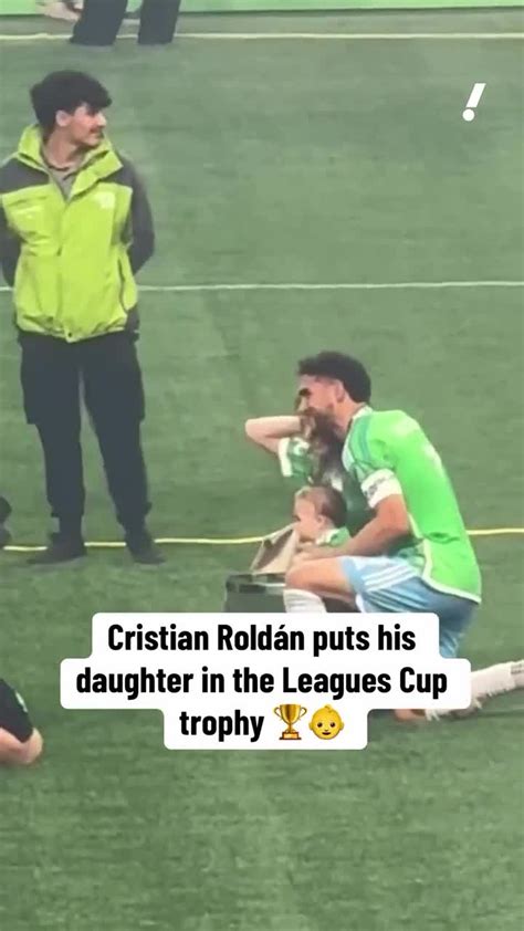 صحنه‌ای که در جشن قهرمانی سیاتل ساندرز از کریستین رولدان می بینید، هرگز از یادتان نخواهد رفت؛ او