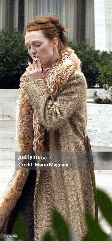 Julianne Moore Smokes A Cigarette On The Set Of A Movie November 22