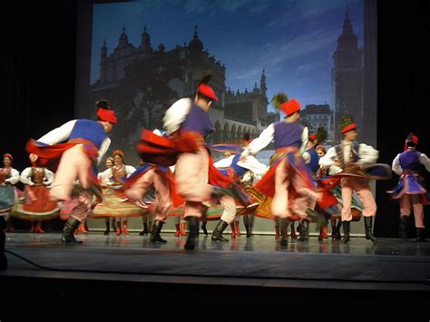 Karolin Fragment Występu Państwowego Zespołu Ludowego Pieśni I Tańca