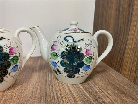 یک جفت قوری انگوری سبز روس اصل و قدمتدار مرجع تخصصي فروش اجناس قدیمی، عتیقه جات، لوازم لوكس و