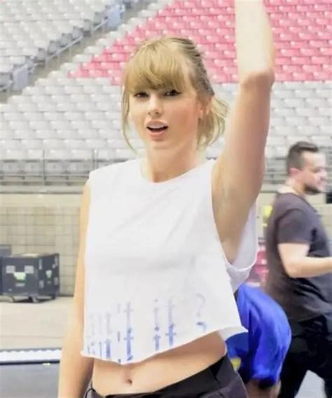 I Really Want To Lick Her Belly Button Navel Scrolller