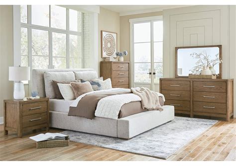 Cabalynn King Upholstered Bed
