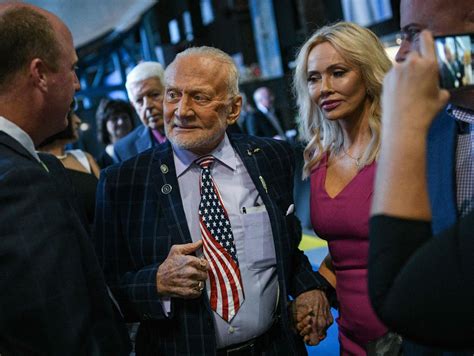 Buzz Aldrin 2nd Person To Walk On The Moon Photos Of Nasa Astronaut