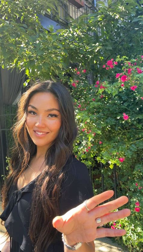 Pin De Maya Timeea En Insta Posesandlocations Maquillaje Natural Como Confeccionar Ropa