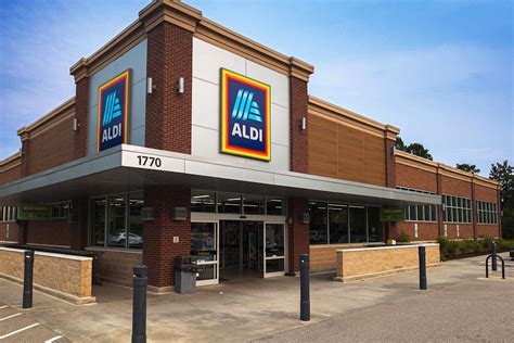 Aldis Candles Look Shockingly High End And Cost 7x Less Than