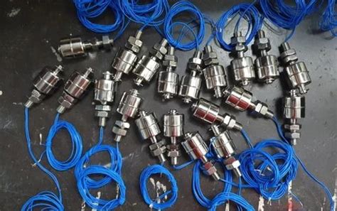 Top Mount Spst Miniature Float Level Switch At ₹ 690 In Ahmedabad Id 25635807762