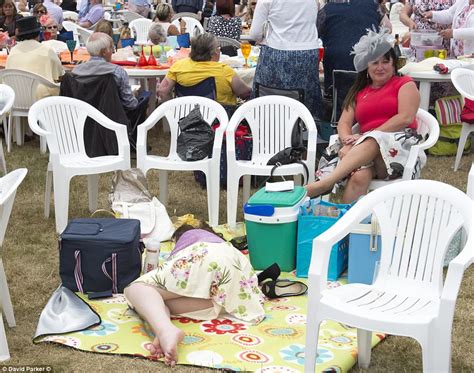 Very Drunk Girls Drunk Girls At The Races 1