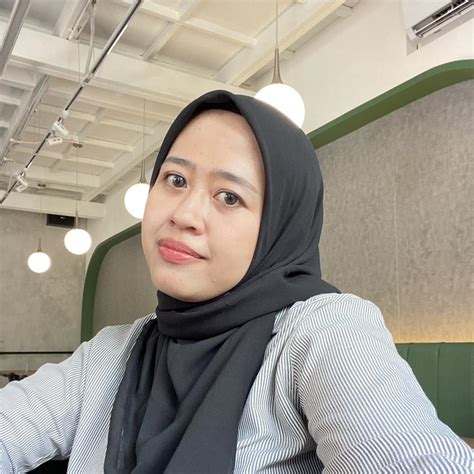 Desy Yulianis Postlemon8