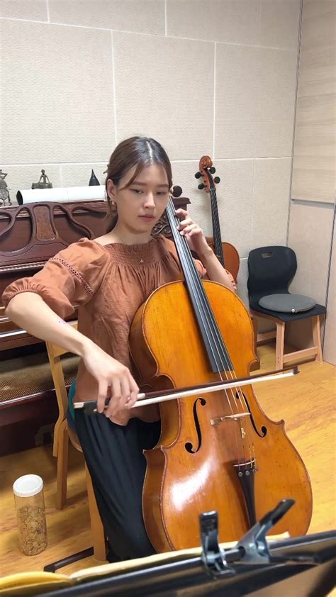 Cellist Yoon Kyung Cho 조윤경 Home
