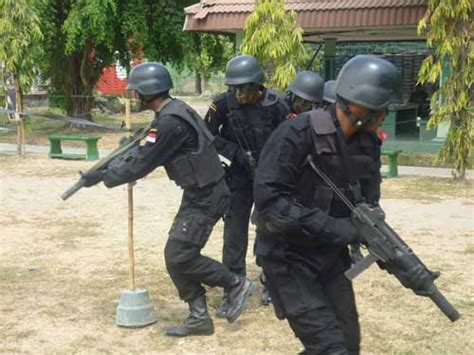 Daewoo K7 Sub Machine Gun Berperedam Terintegrasi Andalan Pasukan