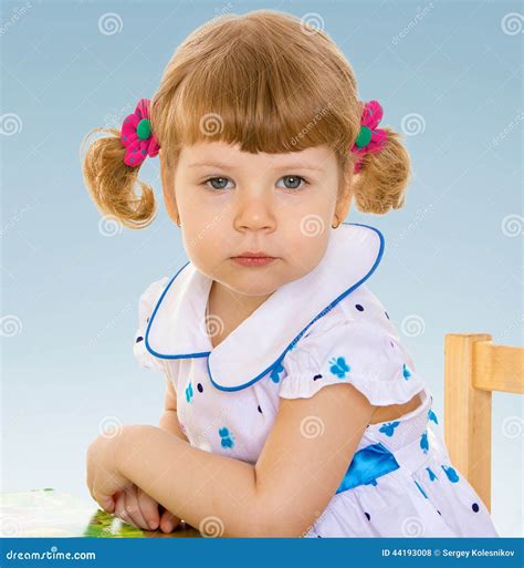 Mycket Gullig Liten Flicka Arkivfoto Bild Av Pojkar 44193008