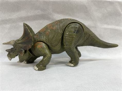 Vintage Hasbro 1997 Jurassic Park Lost World Triceratops Action Figure