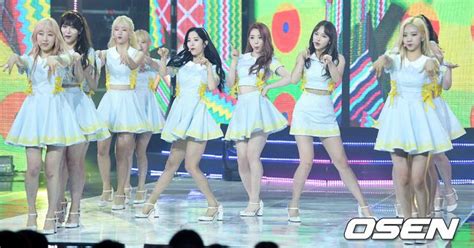 사진 우주소녀소녀들의 무대