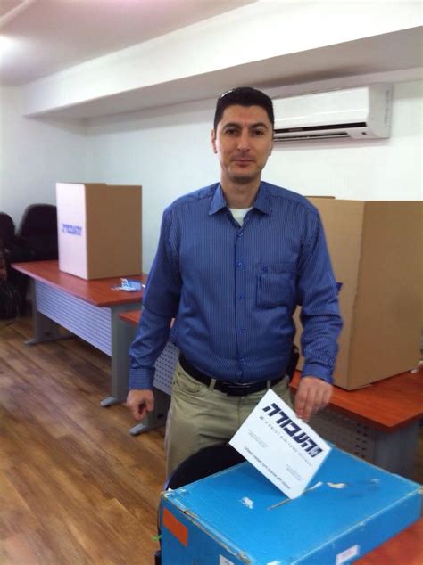 הרבה צבע בסניף העבודה באשקלון אלי דיין Eli Dayan