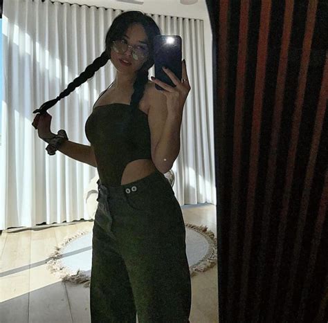 Valkyrae [2023 04 20] Valkyrae R Flappabill Holding