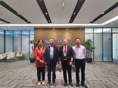 投资学专业教师走访长江证券江苏分公司