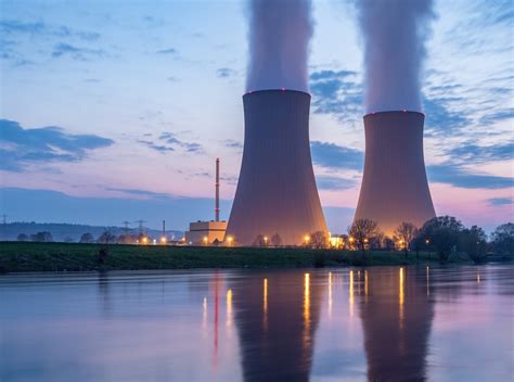 Report Finds Nuclear Power Six Times More Costly Than Renewables