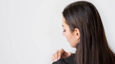 Dry Scalp Or Dandruff 4 Ways To Know The Difference HealthShots