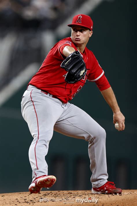 사직예수와 결별 택한 롯데의 승부수ws 우승 맛본 뉴페이스 196⅔이닝의 공백 채울 수 있을까