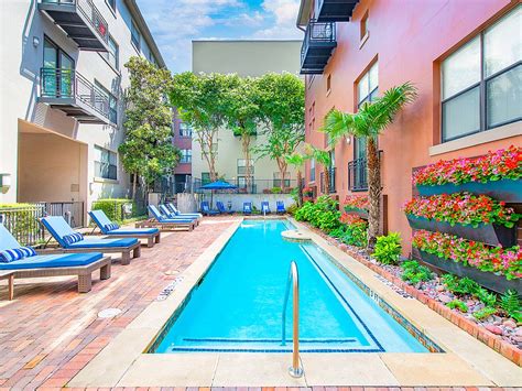 Maa Uptown Village 2121 Routh St Dallas Tx 13 Units Available Zillow
