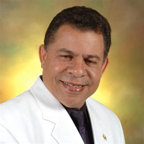 Raphy Rey Celebra 50 Años Incursionando En La Música Cristiana