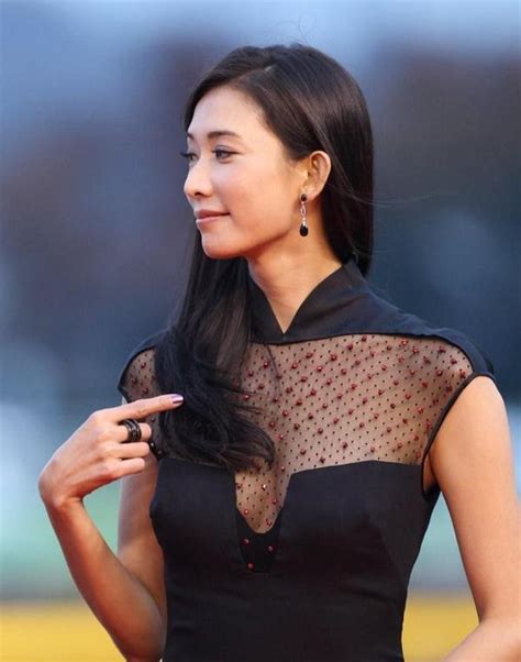 林志玲近照曝光 開胸白襯衫漏豐滿事業線大長腿吸睛 每日頭條