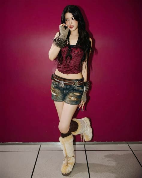 Yoonchae Jeung Kpop Outfits Concert Outfit Pretty Celebrities