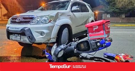 Motociclista Herido Tras Chocar Con Una Camioneta