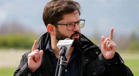 Gabriel Boric Se Hizo Viral Por Comprar Comida Con Polera De Pantera