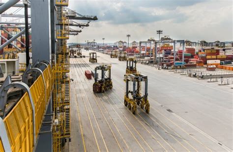 Kalmar Electric Straddle Carriers With High Energy Batteries Set To Help London Gateway Further