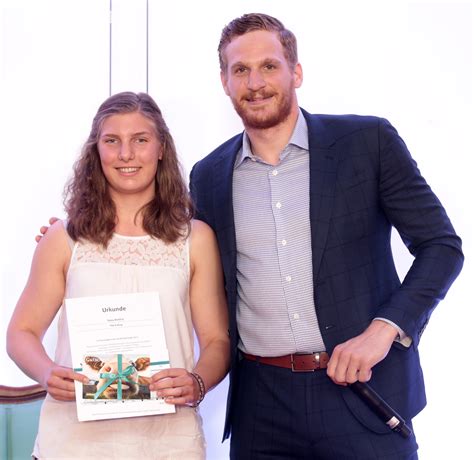 Tabea Botthof Erhält Deutschen Förderpreis Deutscher Eishockey Bund E V