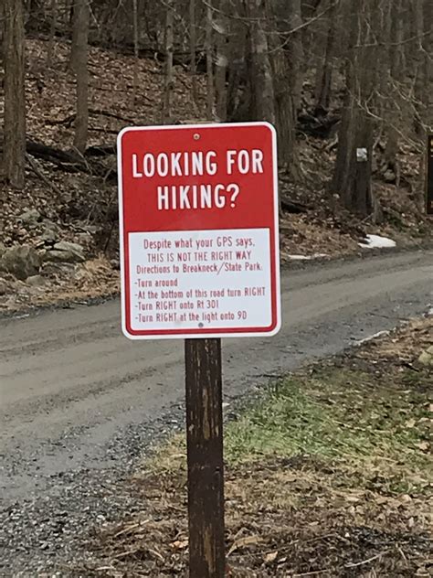 Google Maps Gives The Wrong Directions But Someone Made This Sign To Help Hikers Find The Trail
