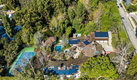 PICS Jim Carrey Lists Stunning LA Home For 28 9m