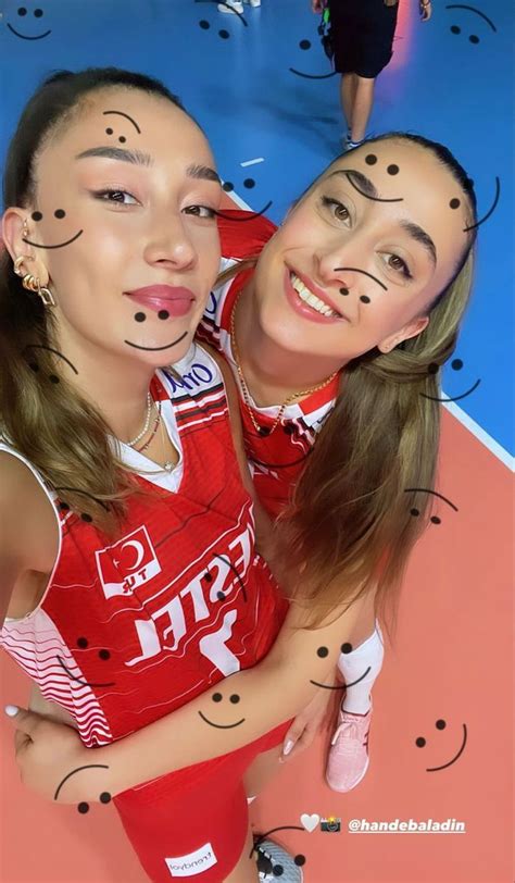 Hande Baladın And Elif Şahin Voleybol Oyuncuları Voleybol Voleybol Resimleri